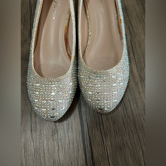 Forever 21 | Shoes | Nwot Forever Womens Low Wedge Heel Closed Toe ...